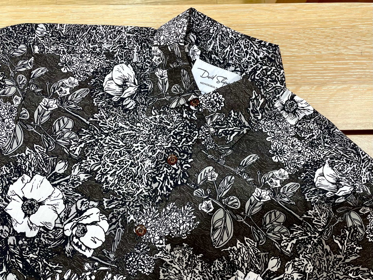 David shepard『Puakala Grey Men’s Aloha Shirt』 - 海をテーマにしたアートを扱うアートギャラリー ...